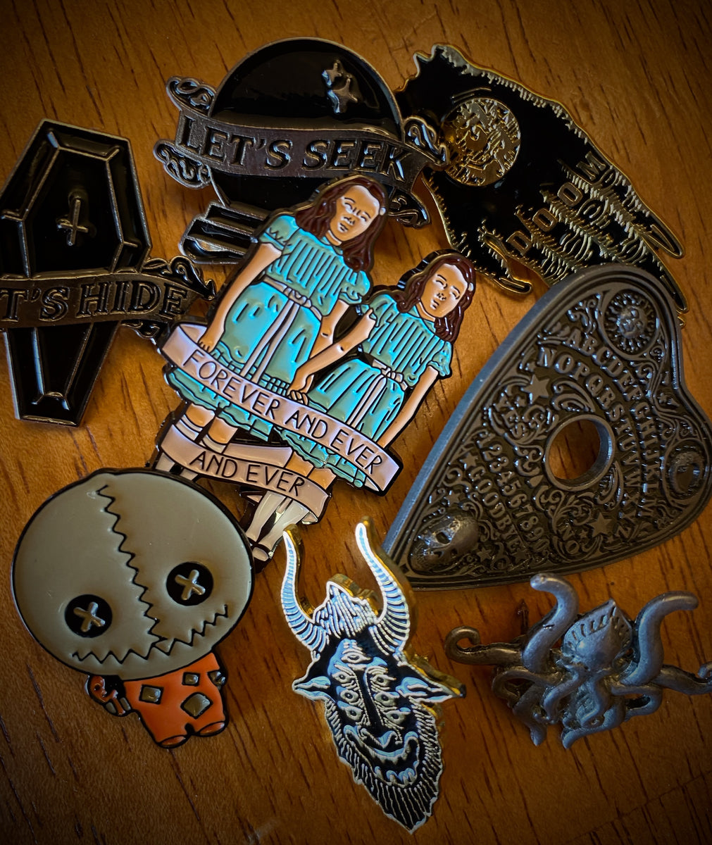 Pins – Black Martin